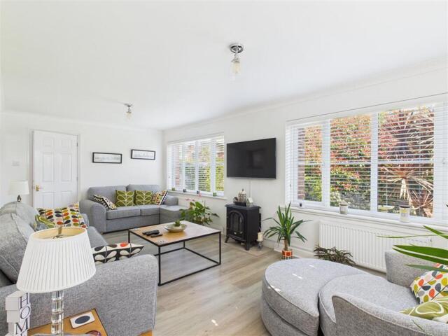 For Sale 3 Bedroom House Locks Heath Hampshire DLS100096672