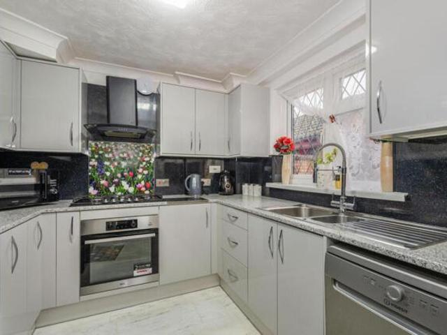 For Sale 3 Bedroom House Locks Heath Hampshire DLS99895570
