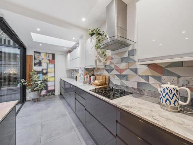 For Sale 3 Bedroom House Londres Great London DS100398663