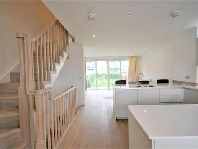 For Sale 3 Bedroom House Londres Greater London DS100953519