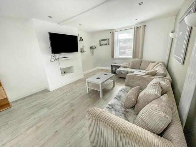 For Sale 3 Bedroom House North Yorkshire Leeds DS99688487