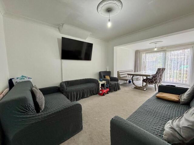 For Sale 3 Bedroom House Northampton Northamptonshire DLS99130260