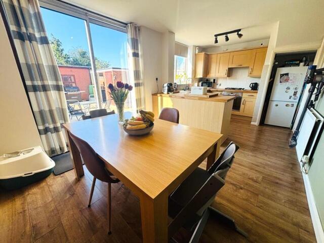 For Sale 3 Bedroom House Northampton Northamptonshire DLS101678666