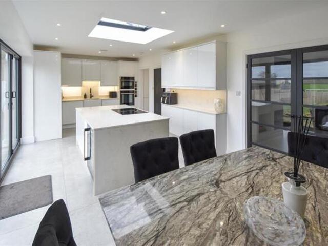 For Sale 3 Bedroom House Navestockside Navestockside DS100096956