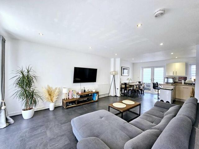 For Sale 3 Bedroom House Scarborough North Yorkshire DS98119430