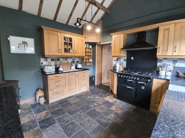 For Sale 3 Bedroom House Staffordshire Staffordshire DS101678689