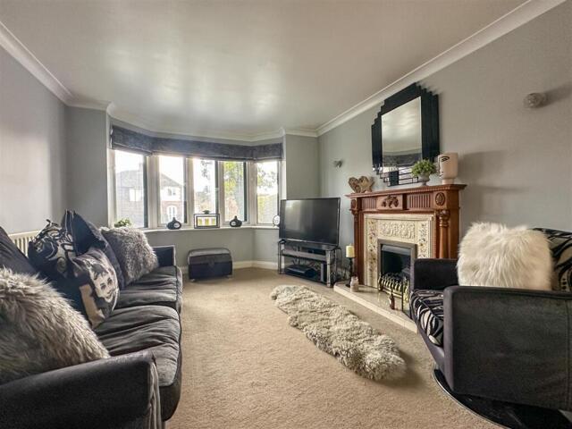 For Sale 3 Bedroom House Staffordshire Staffordshire DS101797054
