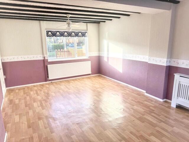 For Sale 3 Bedroom House Staffordshire Staffordshire DS99926107