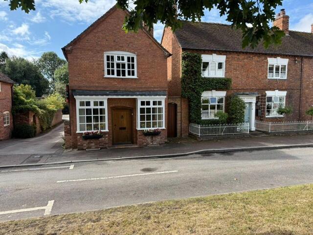 For Sale 3 Bedroom House Staffordshire Staffordshire DS99380879