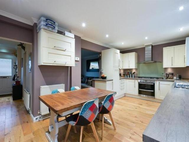 For Sale 3 Bedroom House Surrey Great London DLS98377542