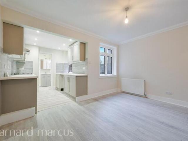 For Sale 3 Bedroom House Surrey Great London DLS99523559
