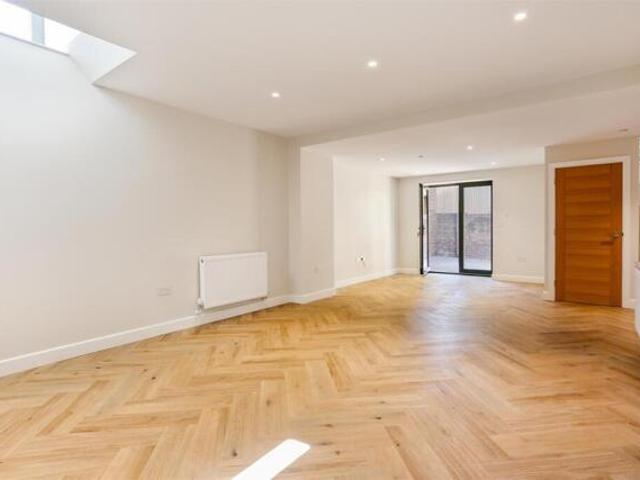 For Sale 3 Bedroom House Surrey Great London DS100824930