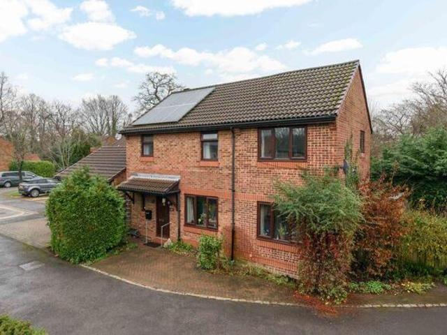 For Sale 3 Bedroom House Surrey Great London DS99381056