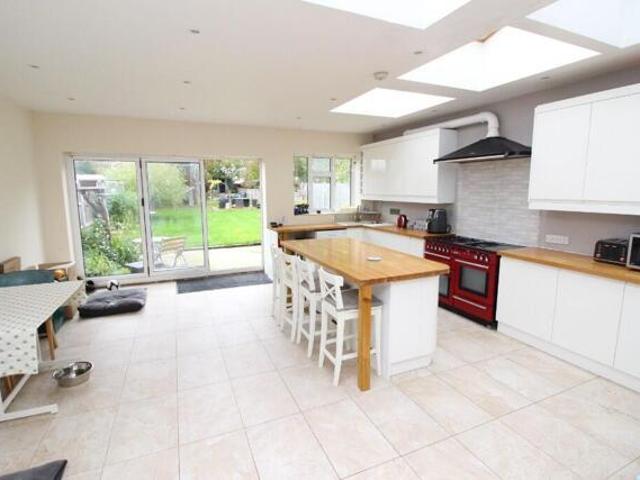 For Sale 3 Bedroom House Surrey Greater London DLS100132248