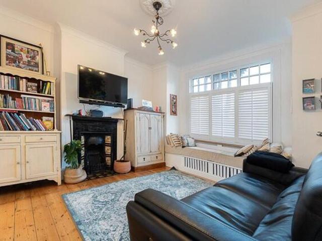 For Sale 3 Bedroom House Surrey Greater London DLS101674720