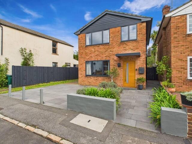 For Sale 3 Bedroom House Surrey Surrey DS98687877
