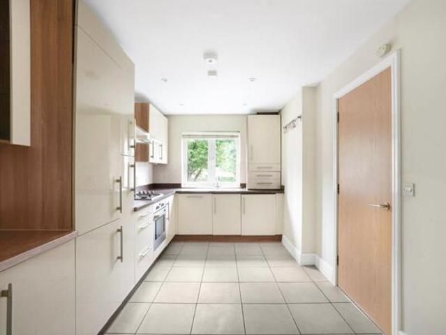 For Sale 3 Bedroom House Surrey Surrey DS98930036