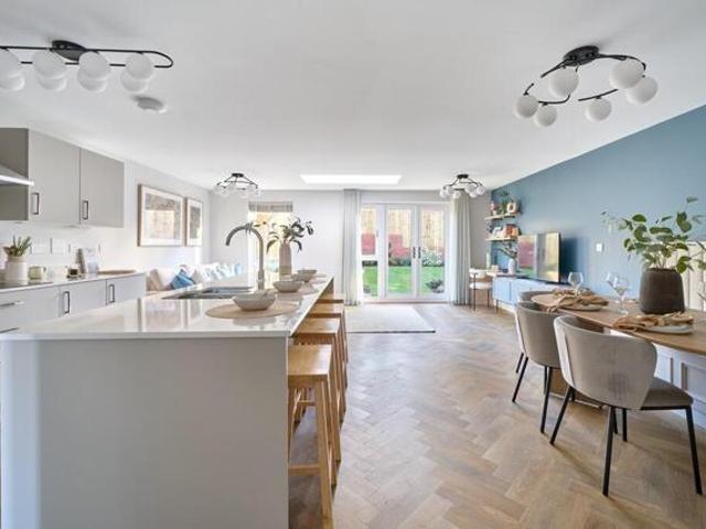 For Sale 3 Bedroom House Surrey Surrey DS99054998