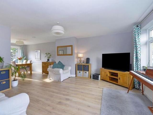For Sale 3 Bedroom House Surrey Surrey DS99277762