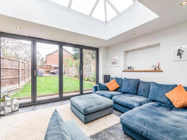 For Sale 3 Bedroom House Surrey Surrey DS99773990