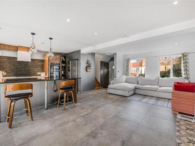 For Sale 3 Bedroom House Pulborough West Sussex DLS100540630