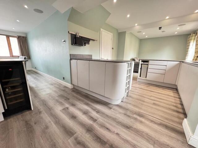 For Sale 3 Bedroom House Rothwell Rothwell DS99204055