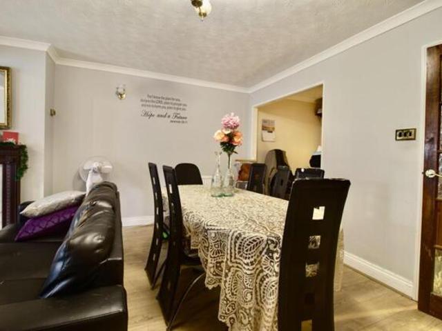 For Sale 3 Bedroom House Romford Greater London DS100132311