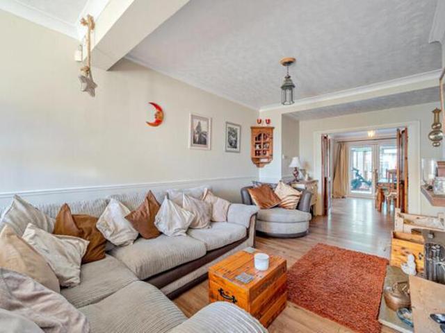 For Sale 3 Bedroom House Woodley Berkshire DLS100540672