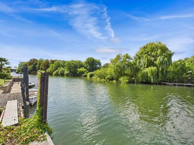 For Sale 3 Bedroom House Wraysbury Surrey DLS100096587