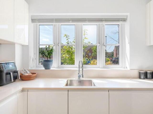For Sale 3 Bedroom House Tadworth Surrey DLS101892115