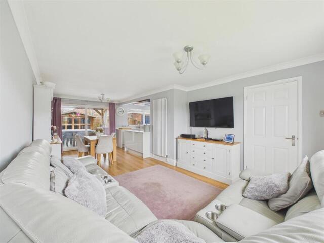 For Sale 3 Bedroom House Upton Upton DLS100786591