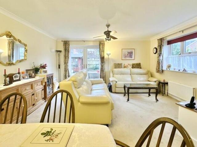 For Sale 3 Bedroom House Yateley Hampshire DS101892412