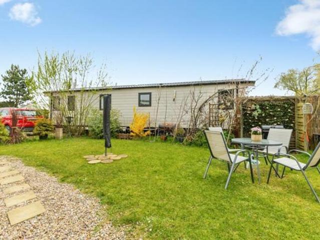 For Sale 3 Bedroom Shared Living/roommate Northampton Northamptonshire DS100881481
