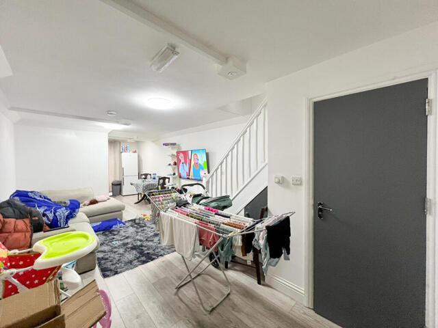 For Sale 3 Bedroom Shared Living/roommate Oldham Greater Manchester DS101168288