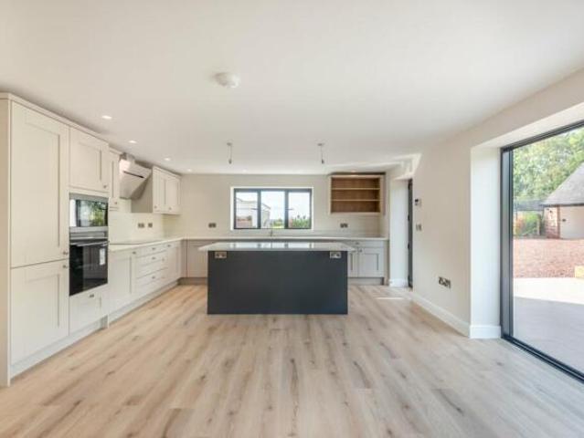 For Sale 3 Bedroom Shared Living/roommate Acton Lea Acton Lea DLS100787123