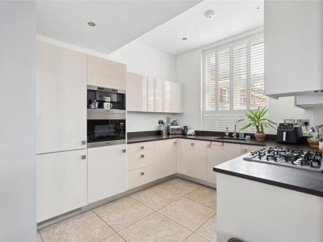 For Sale 3 Bedroom Shared Living/roommate Bushey Hertfordshire DS101955435