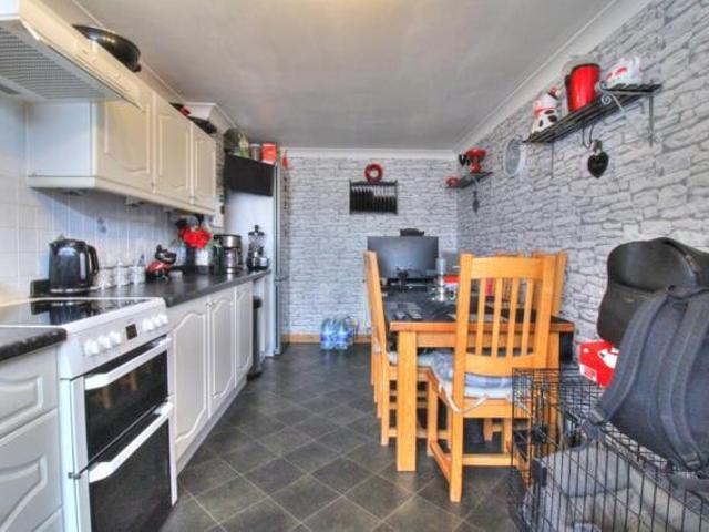 For Sale 3 Bedroom Shared Living/roommate Basildon Essex DS101892261