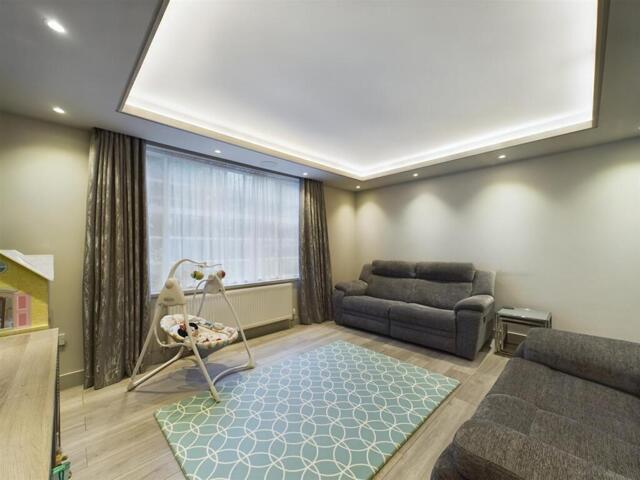 For Sale 3 Bedroom Shared Living/roommate Barnet Greater London DS98765896
