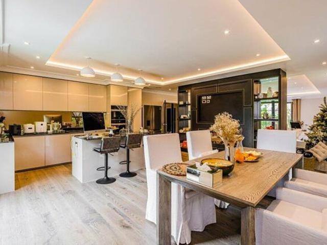 For Sale 3 Bedroom Shared Living/roommate Beaconsfield Buckinghamshire DS99475793