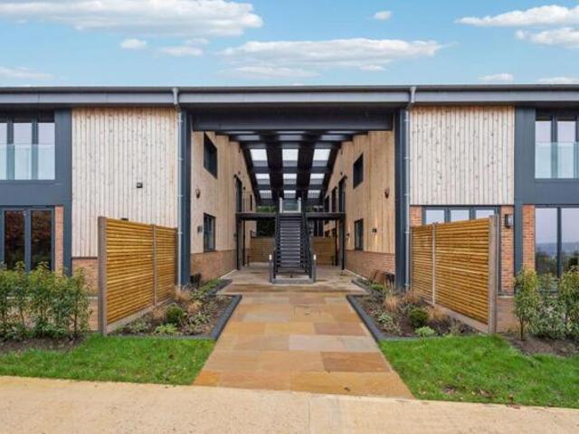 For Sale 3 Bedroom Shared Living/roommate Berkhamsted Hertfordshire DS101199854
