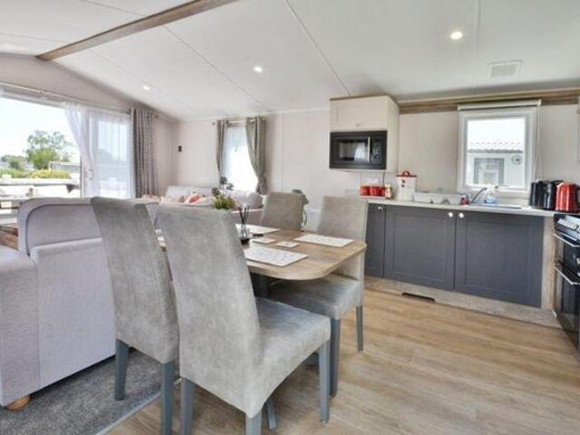 For Sale 3 Bedroom Shared Living/roommate Cotswold Hoburne Cotswold Hoburne DLS101676784