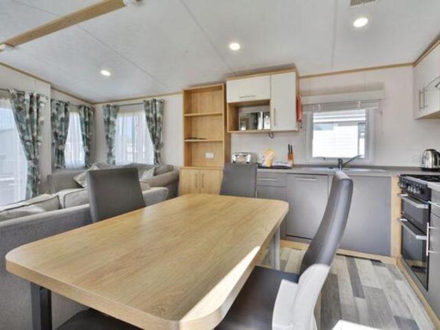 For Sale 3 Bedroom Shared Living/roommate Cotswold Hoburne Cotswold Hoburne DLS101931852