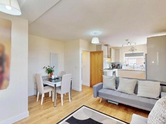 For Sale 3 Bedroom Shared Living/roommate Dagenham Greater London DS98233252