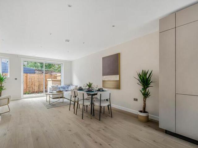 For Sale 3 Bedroom Shared Living/roommate Ealing Greater London DS99608097