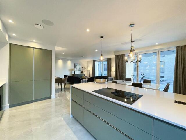 For Sale 3 Bedroom Shared Living/roommate Edinburgh Edinburgh DS101677748