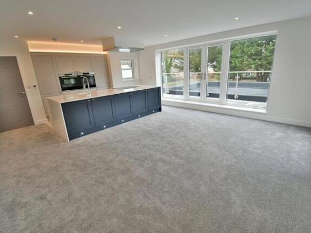 For Sale 3 Bedroom Shared Living/roommate Ferndown Dorset DS100579103