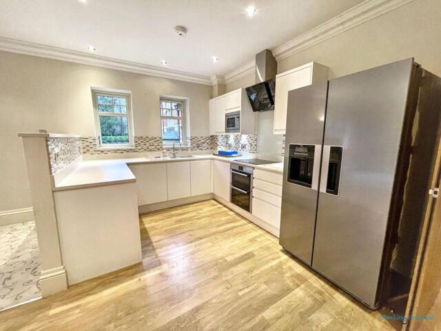 For Sale 3 Bedroom Shared Living/roommate Henley In Arden Warwickshire DLS98903793