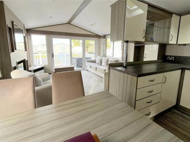 For Sale 3 Bedroom Shared Living/roommate Highcliffe Dorset DS99290574