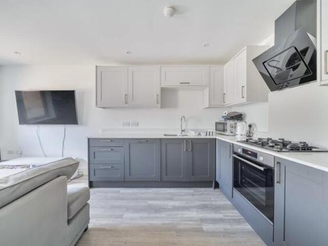 For Sale 3 Bedroom Shared Living/roommate London Colney Hertfordshire DS101931715