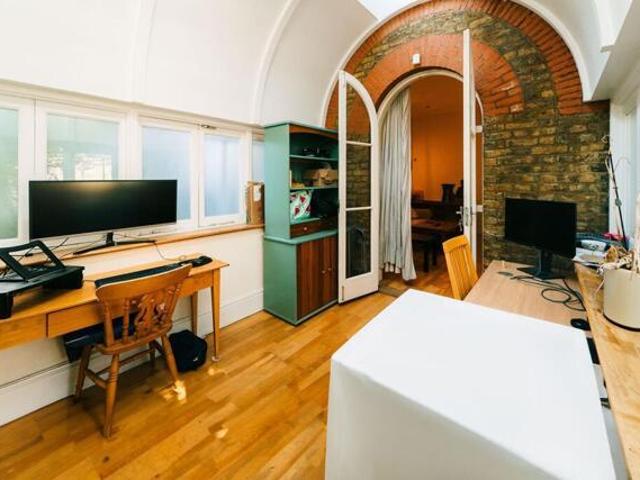 For Sale 3 Bedroom Shared Living/roommate London Greater London DS101278065